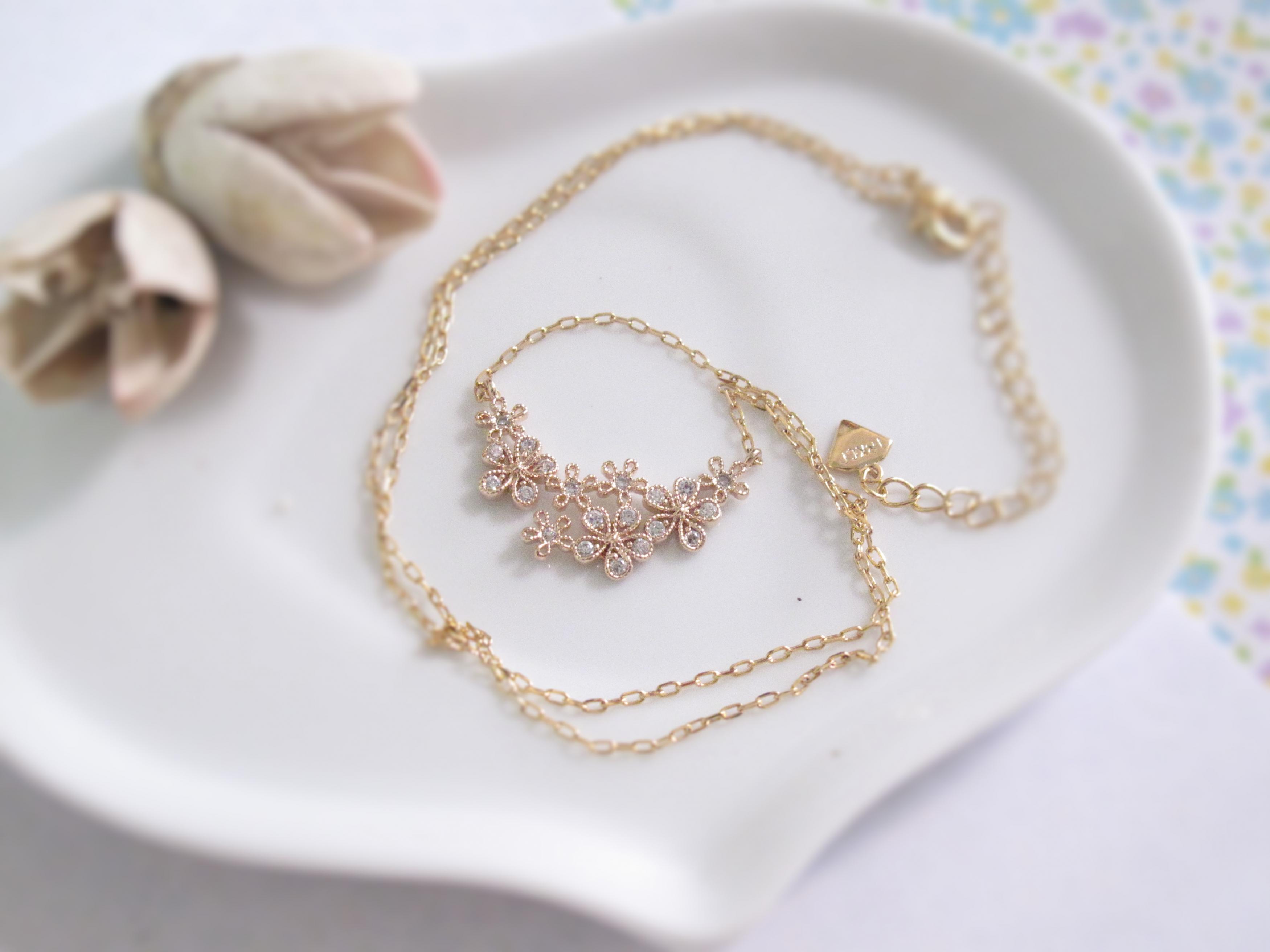 Eight Golden Flowers Inlay Aaa Zircon Floral Hang Necklace , Everyday ...